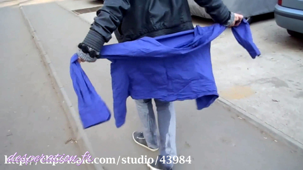 Une Miss Touche Sa Culotte Toute TrempÃ©e De Pipi Au Vu Et Au Su De Tout Le Monde 