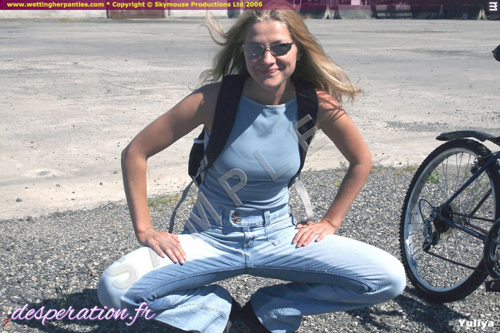 Elle Touche Sa Culotte Alors Quâ€™elle Fait Encore Pipi