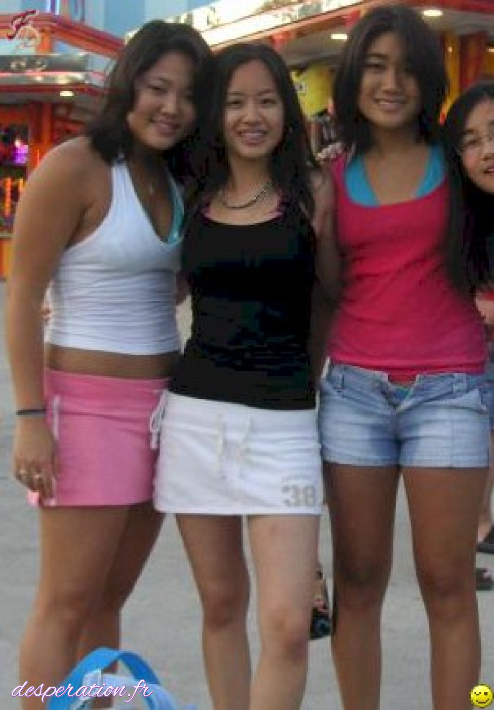 Un magnifique pipi culotte en extÃ©rieur devant tout le monde.