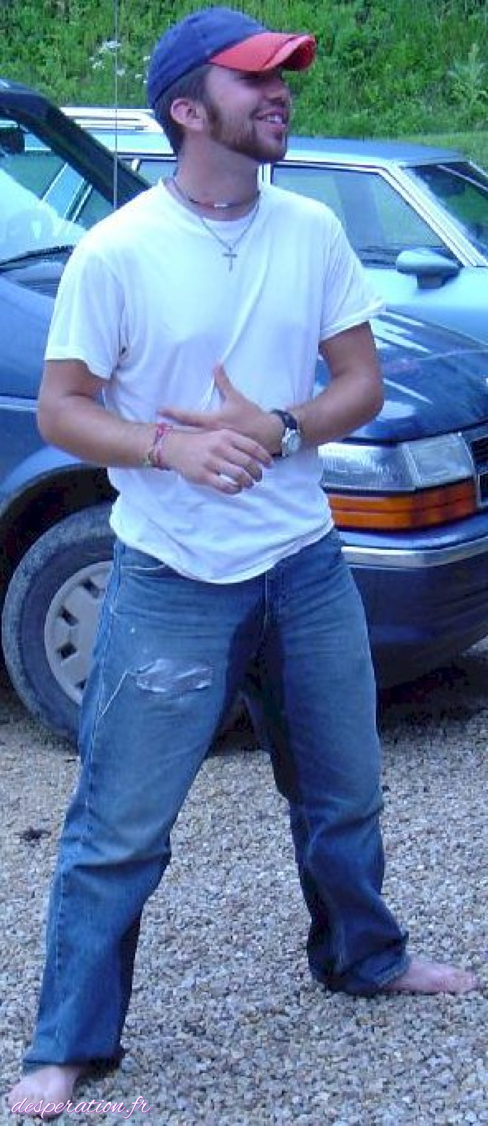 Un magnifique pipi culotte en extÃ©rieur devant les gens.