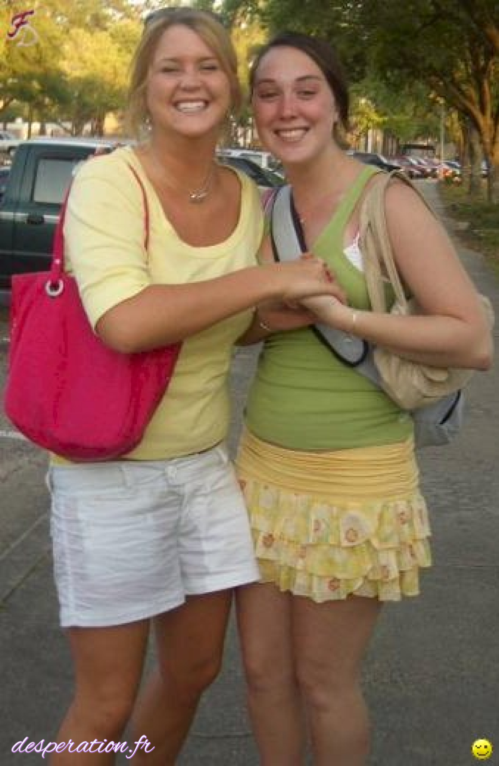 Une miss touche sa culotte toute trempÃ©e de pipi devant tout le monde.